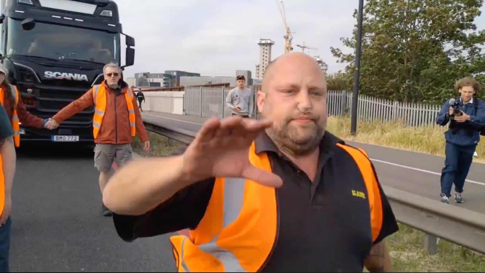 Just Stop Oil supporters slow cycling to demand an end to new oil, gas ...